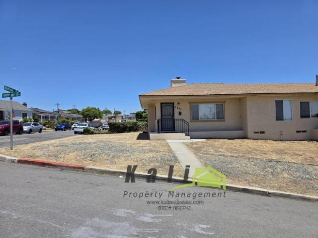 2 Br, 1 bath, Apartment 2141 Flintridge Dr