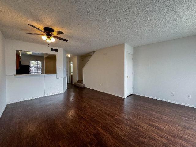 2 Br, 1 bath, Apartment 214 North Texas Blvd