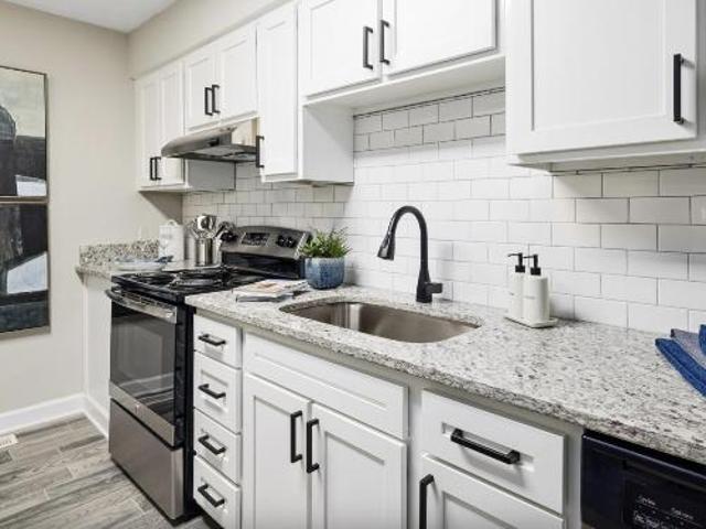 2 Br, 1 bath, Apartment 214 Loft Ln