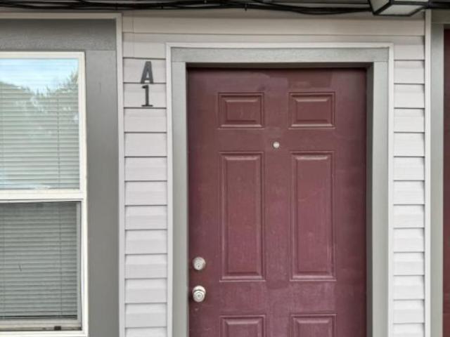 2 Br, 1 bath, Apartment 2154 Dexter Dr