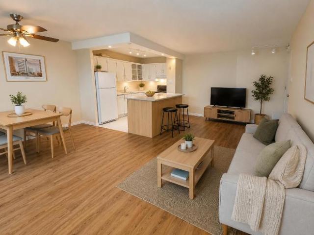 2 Br, 1 bath, Apartment 215 Glenridge Avenue