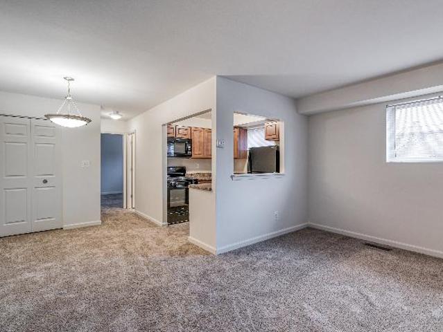 2 Br, 1 bath, Apartment 216 Crain Court Circle