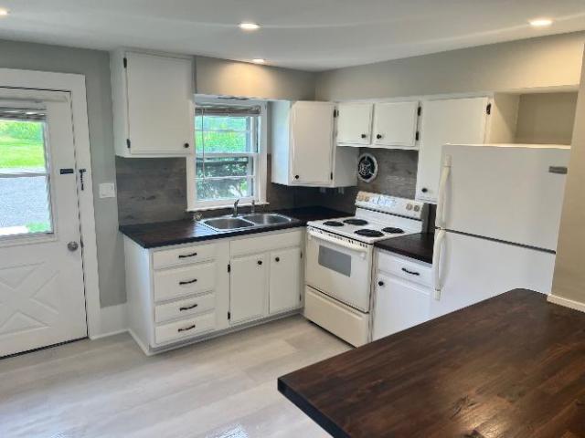 2 Br, 1 bath, Apartment 217 North Main St