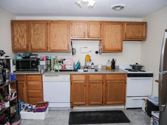 2 Br, 1 bath, Apartment 217 Kent St