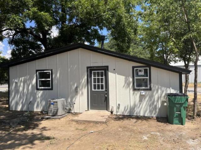 2 Br, 1 bath, Apartment 210 Cates Street