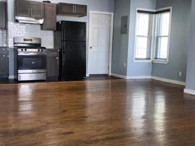 2 Br, 1 bath, Apartment 210 Hope Street