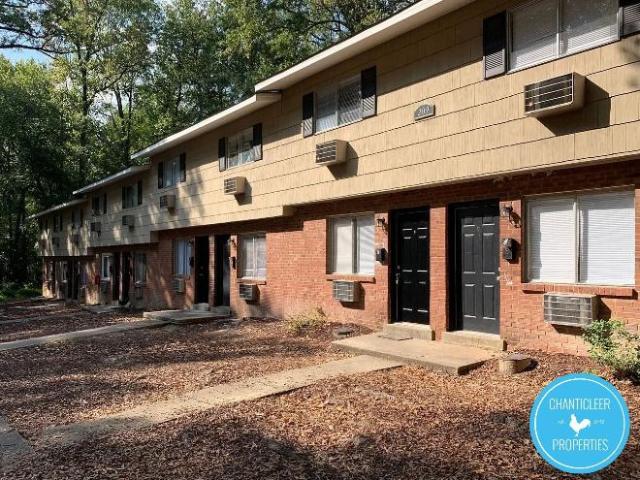 2 Br, 1 bath, Apartment 210 Woodnell St