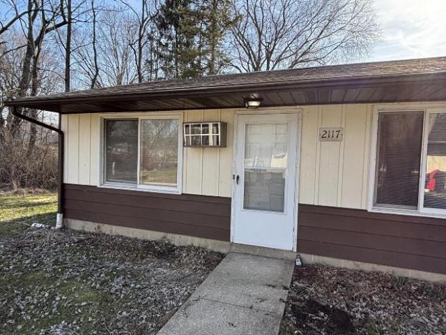 2 Br, 1 bath, Apartment 2117 Ashbrook Avenue