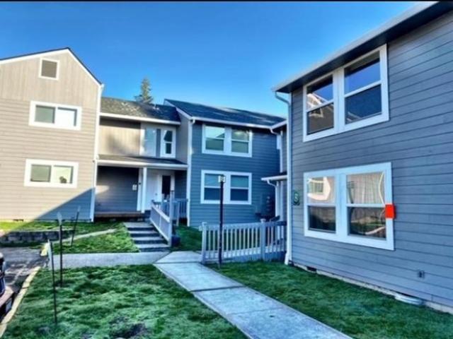 2 Br, 1 bath, Apartment 2127 12th Street