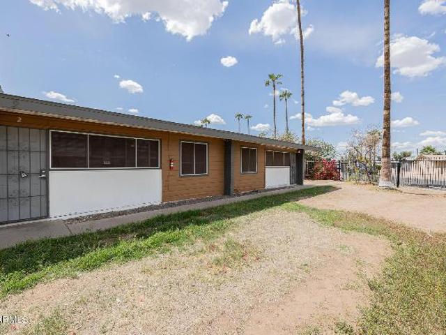 2 Br, 1 bath, Apartment 2139 W Devonshire Ave