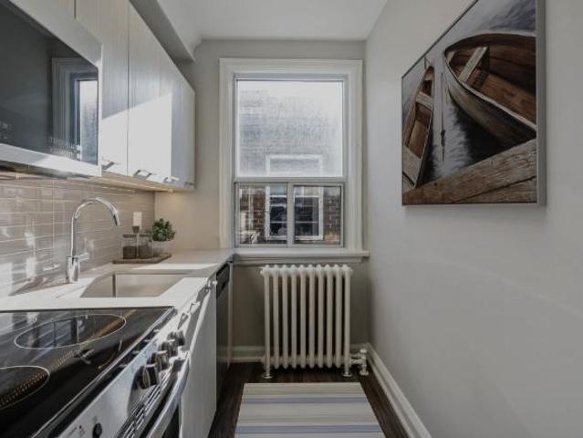 2 Br, 1 bath, Apartment 21 Raglan