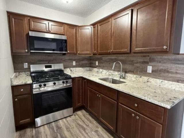 2 Br, 1 bath, Apartment 224 Mulberry St