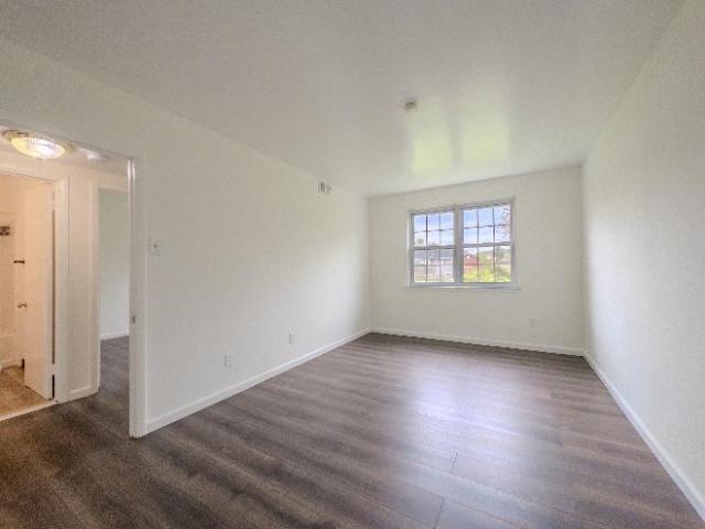 2 Br, 1 bath, Apartment 227 Whiteland Ave