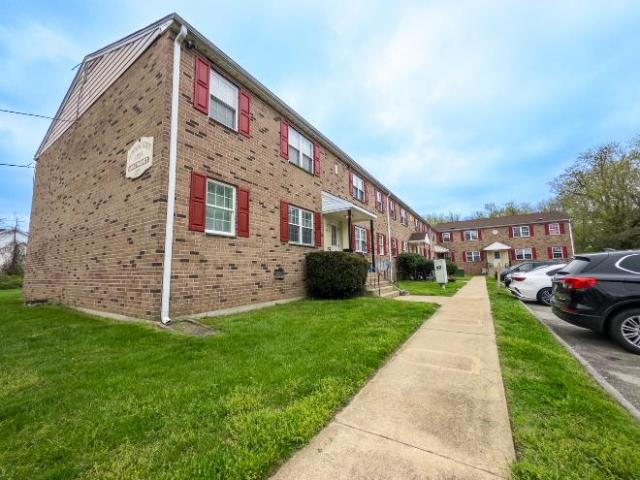2 Br, 1 bath, Apartment 227 Whiteland Avenue