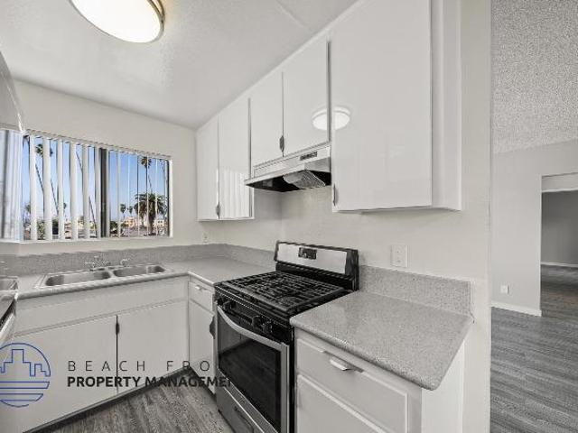 2 Br, 1 bath, Apartment 229 S Normandie Ave