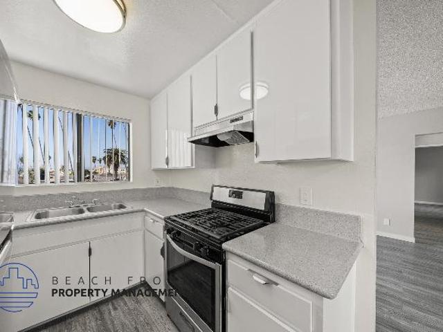 2 Br, 1 bath, Apartment 229 S Normandie Ave