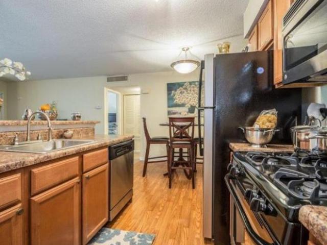 2 Br, 1 bath, Apartment 2200 Montrose Pkwy
