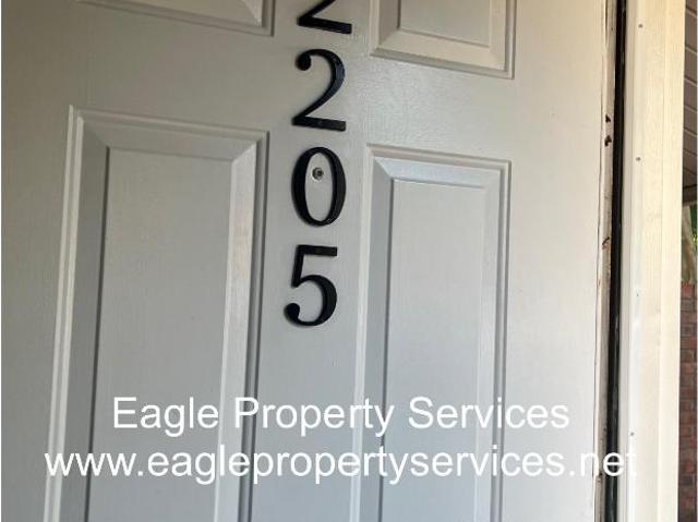2 Br, 1 bath, Apartment 2200 Raintree Way