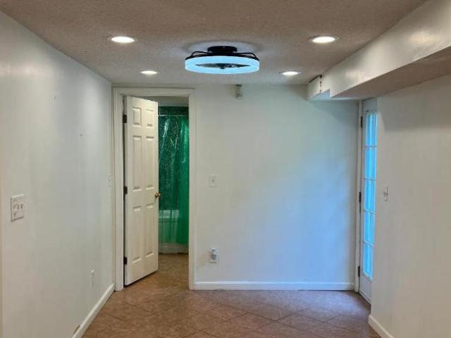 2 Br, 1 bath, Apartment 2210 Shamrock Dr