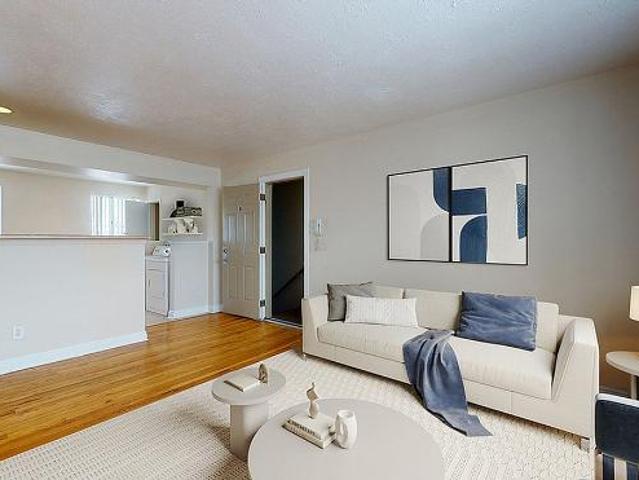 2 Br, 1 bath, Apartment 2211 Olive Street