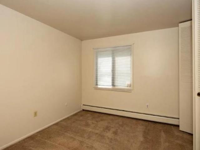2 Br, 1 bath, Apartment 2217 Tanglewood Dr