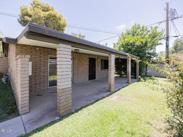 2 Br, 1 bath, Apartment 2219 W Morten Avenue