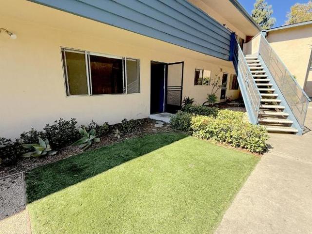 2 Br, 1 bath, Apartment 2220 Oak Park Ln