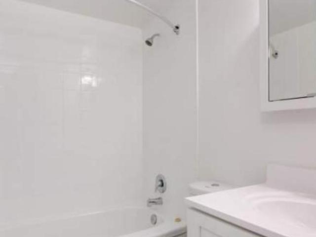 2 Br, 1 bath, Apartment 222 Nonquon Rd