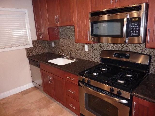 2 Br, 1 bath, Apartment 2233 Fair Oaks Blvd