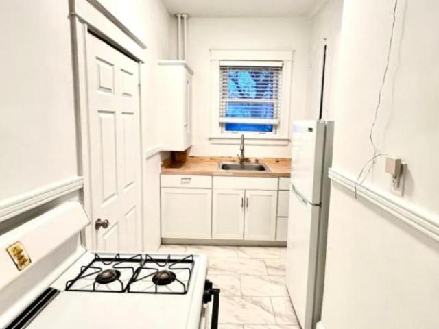 2 Br, 1 bath, Apartment 237 High St