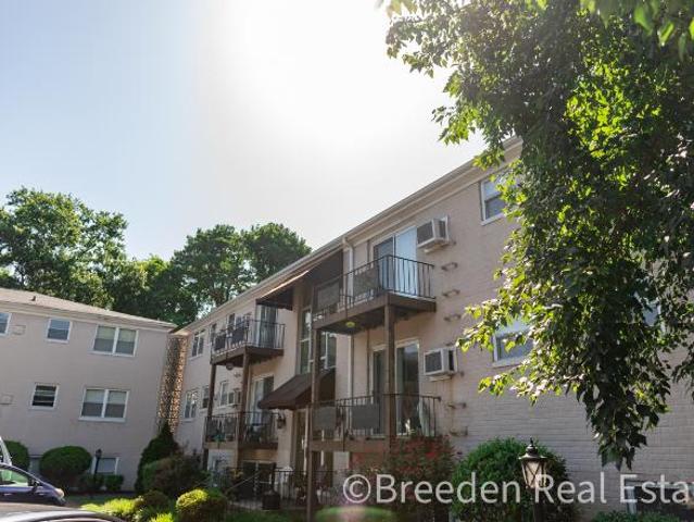 2 Br, 1 bath, Apartment 239 Maple Street