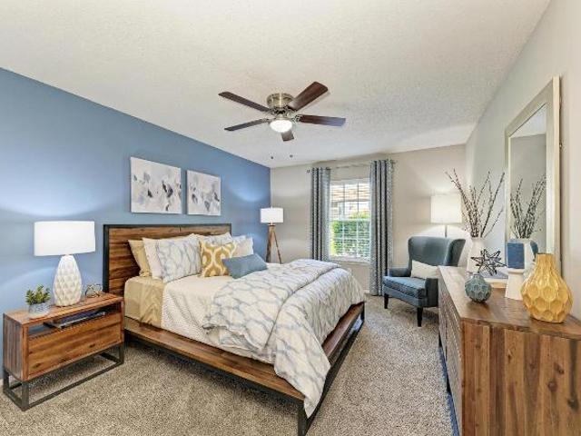 2 Br, 1 bath, Apartment 2300 Lincoln Rd