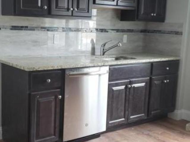 2 Br, 1 bath, Apartment 230 Winter St
