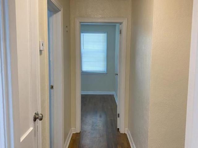 2 Br, 1 bath, Apartment 2329 South Lumpkin Road