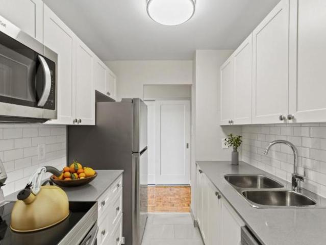 2 Br, 1 bath, Apartment 244 Willow Road