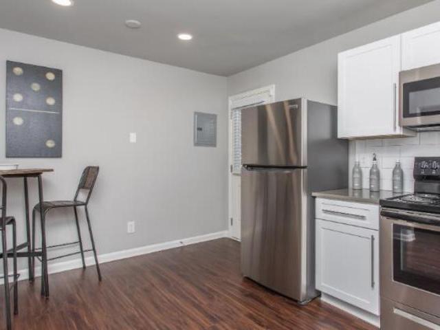 2 Br, 1 bath, Apartment 2453 Coronet Way NW