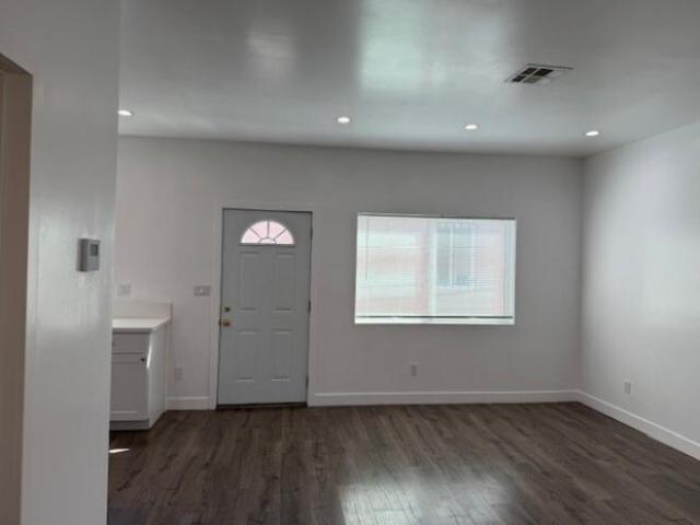 2 Br, 1 bath, Apartment 245 E Adams Blvd