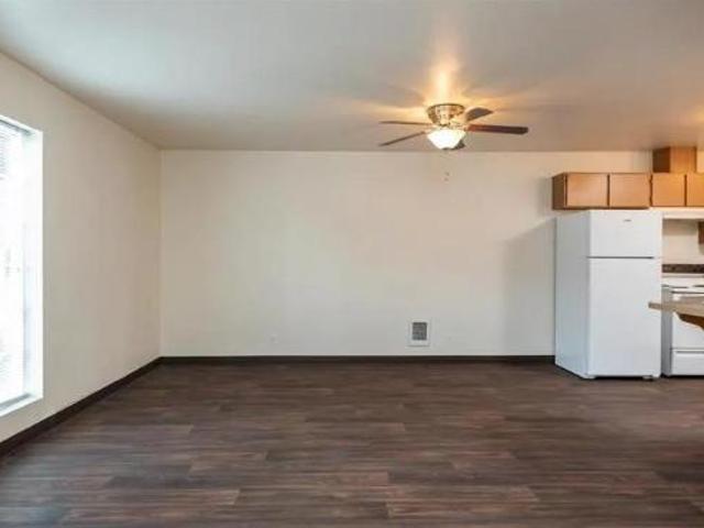 2 Br, 1 bath, Apartment 2489 Coral Ave NE