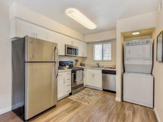 2 Br, 1 bath, Apartment 2400 Pole Line Rd