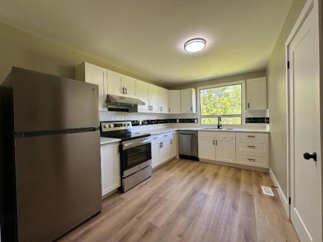 2 Br, 1 bath, Apartment 24093 Weir&apos s Sideroad