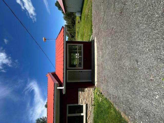2 Br, 1 bath, Apartment 24093 Weir&apos s Sideroad