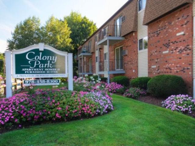 2 Br, 1 bath, Apartment 240 Varnum Avenue