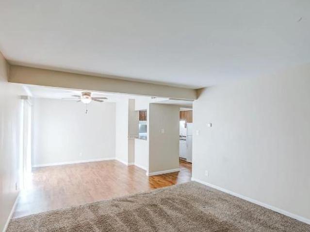 2 Br, 1 bath, Apartment 241 Ottawa Bend