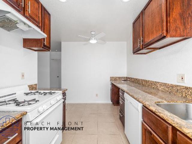 2 Br, 1 bath, Apartment 2422 E 11th St