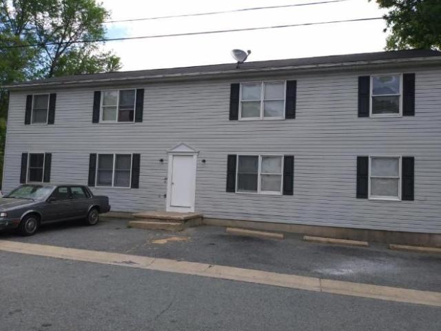 2 Br, 1 bath, Apartment 242A Hollingsworth Manor
