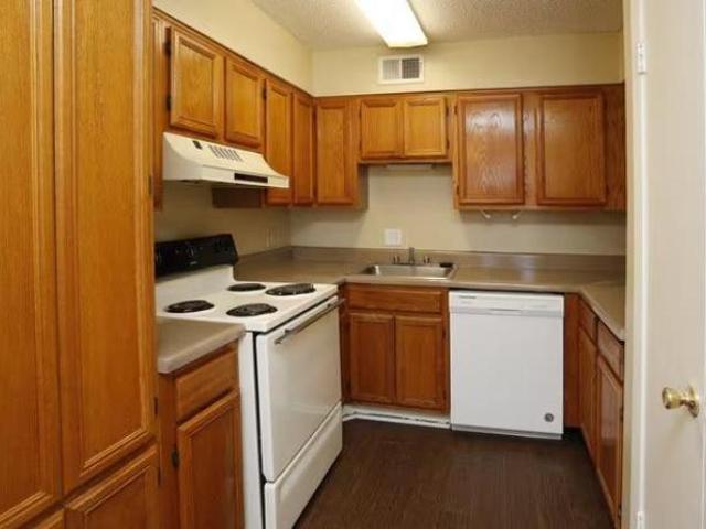 2 Br, 1 bath, Apartment 2436 Beach Blvd