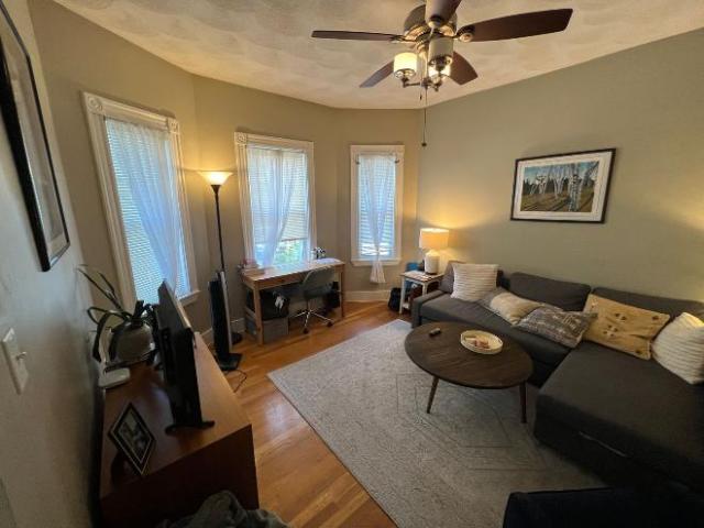 2 Br, 1 bath, Apartment 24 Ellington Road