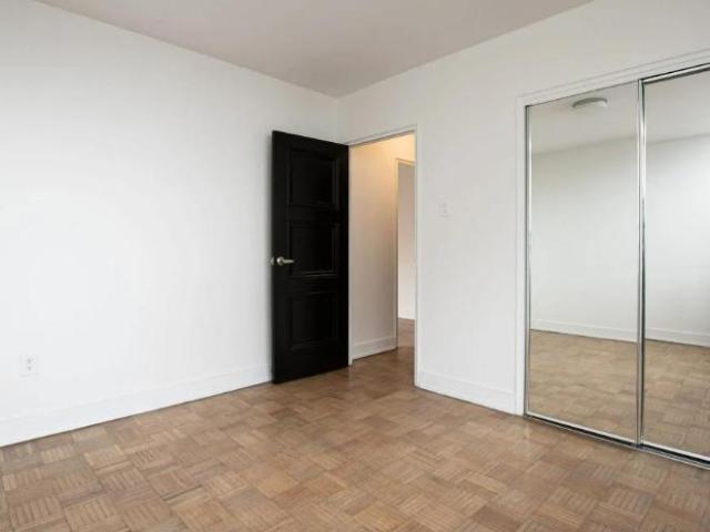 2 Br, 1 bath, Apartment 24 Tyndall Ave