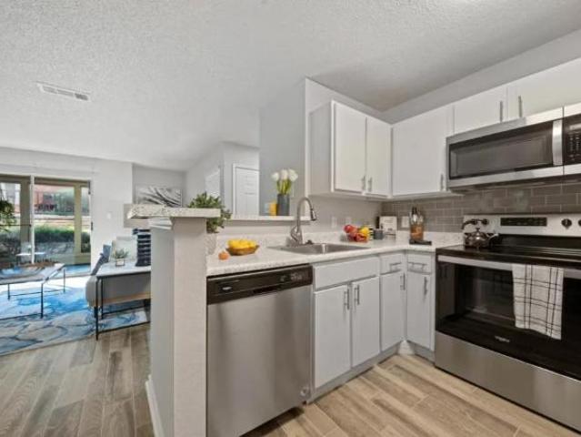 2 Br, 1 bath, Apartment 256 E Corporate Drive