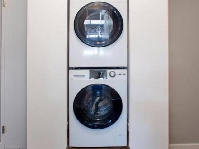 2 Br, 1 bath, Apartment 2575 Danforth Ave